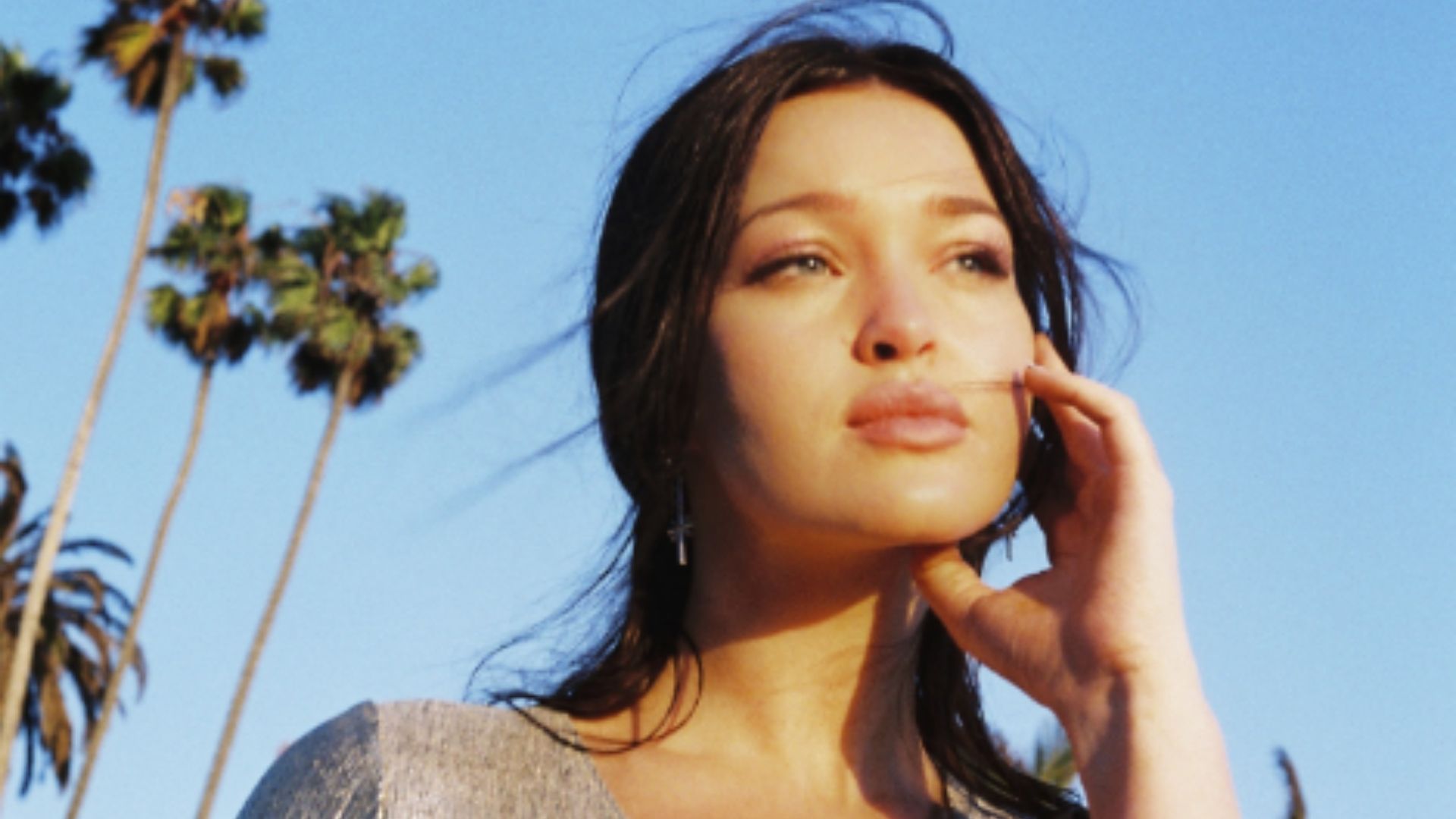 Elley Duhé Opening 2020 with a release of a brand new track "MIDDLE OF ...