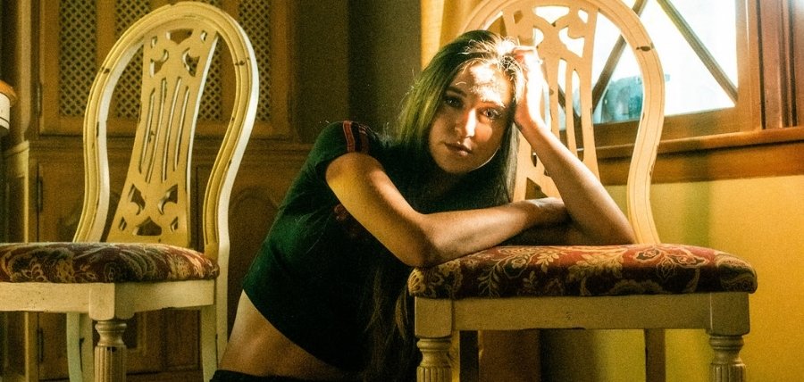 Zoe Zobrist Shares a New Magnificent Live Performance Video For Her ...