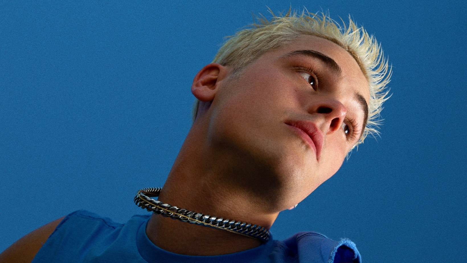 AJ Mitchell Kicks Off With a New Debut Album "SKYVIEW"