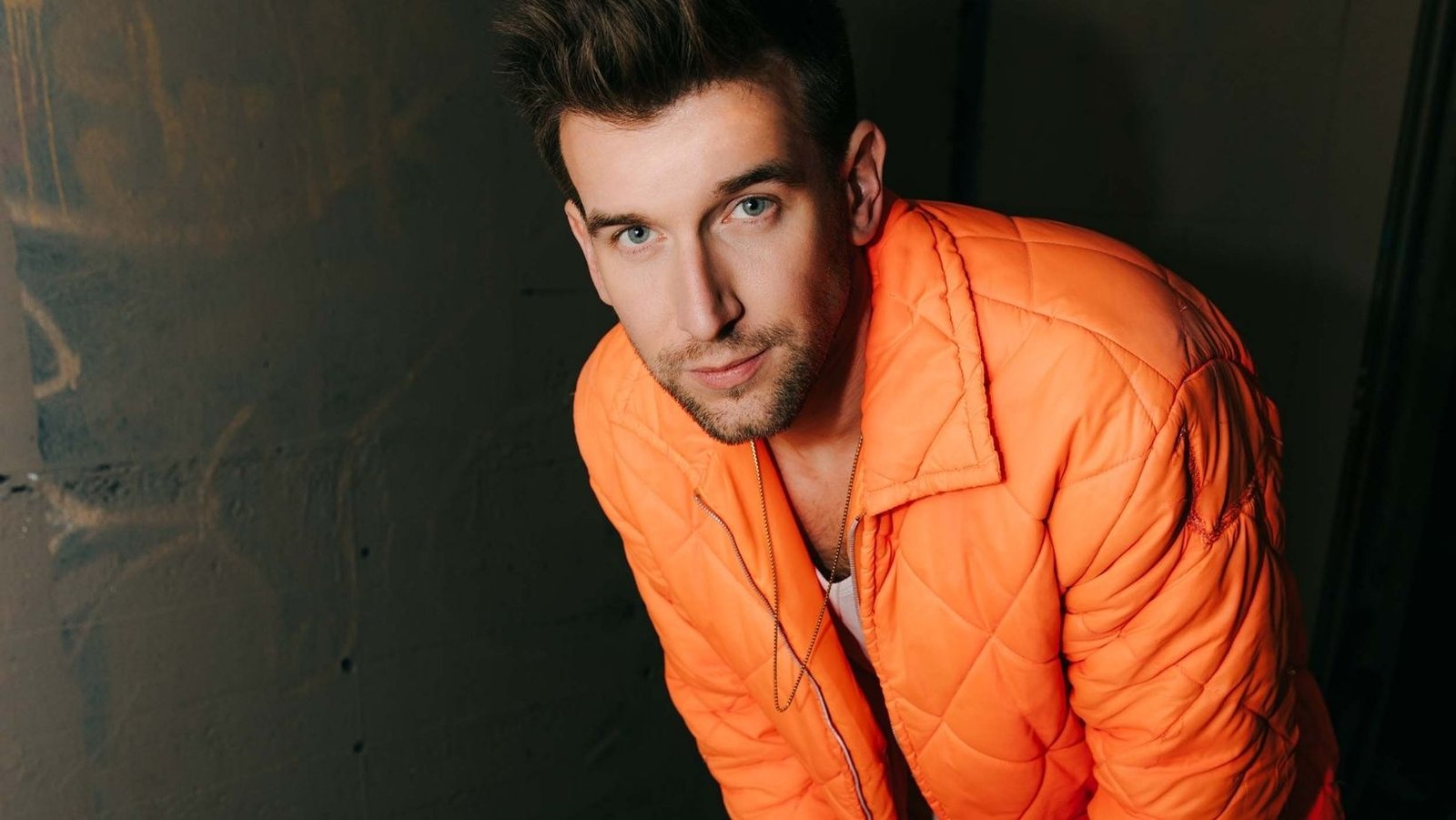 Max Frost Kicks Off With an Impressive New Single “Head In The Clouds”