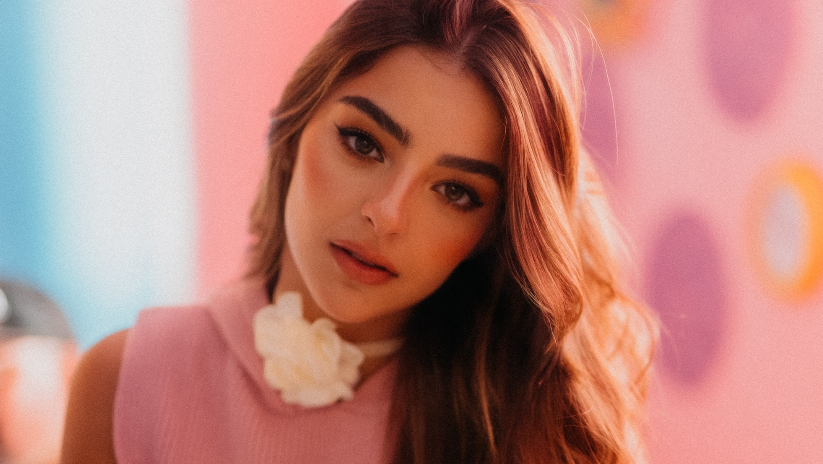 Adri Torrón Reveals Emotional Ballad "De Mí Para Mí"