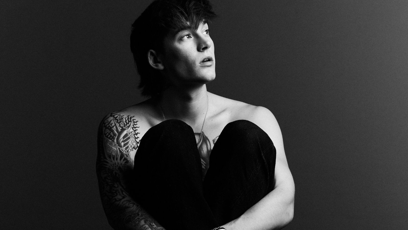 Cameron Whitcomb Releases “Medusa (Acoustic)”