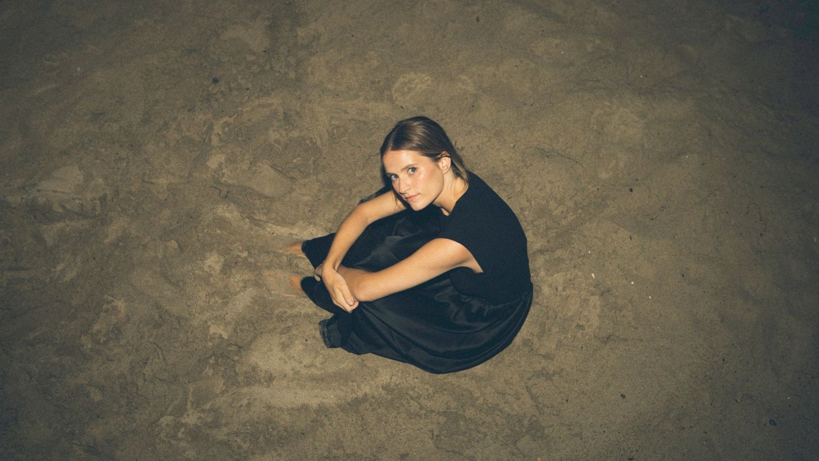Rosie Darling Releases “Roomful Of People” EP Featuring Standout Single ...