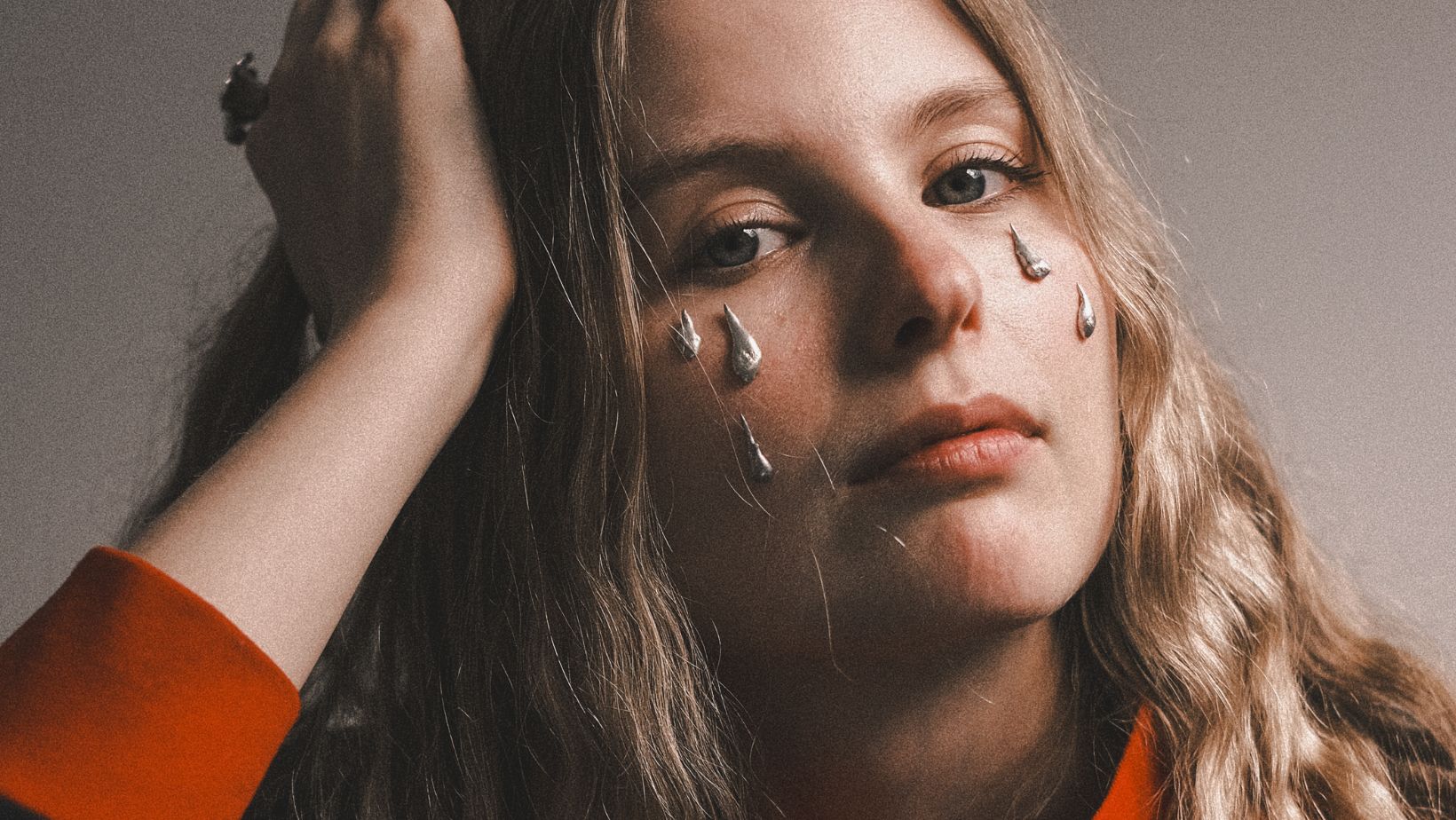 Maddie Ashman Makes Electrifying Debut With Experimental Single “Toffee”