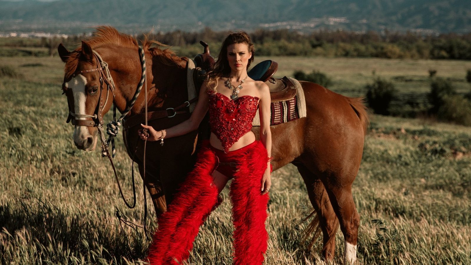 Twinnie powers back with ‘Giddy Up’, a cheeky country pop rush after ...